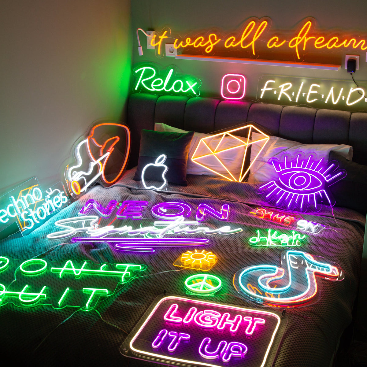 Custom Neon Sign – ⚡ Neon Signature™